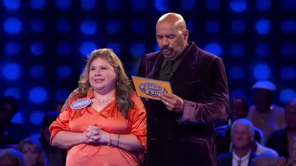 HUGE!! Jennifer nails the #1 comeback of the season. - Family Feud ...