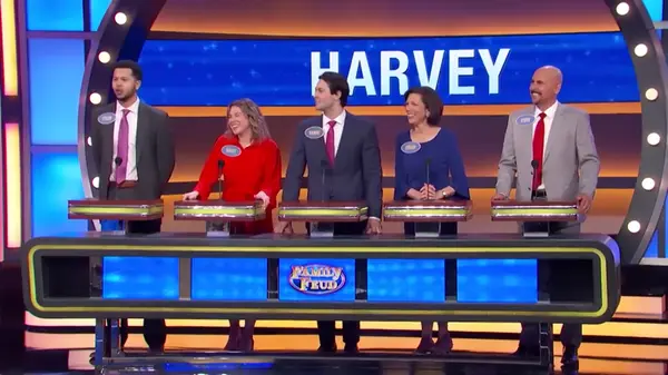 Steve meets the Harvey family! (1st time ever) - Family Feud | Xumo Play