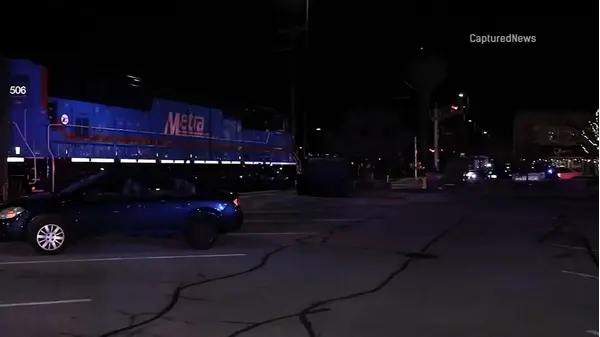 Train hits woman running across tracks in Northbrook: Metra - ABC7 ...